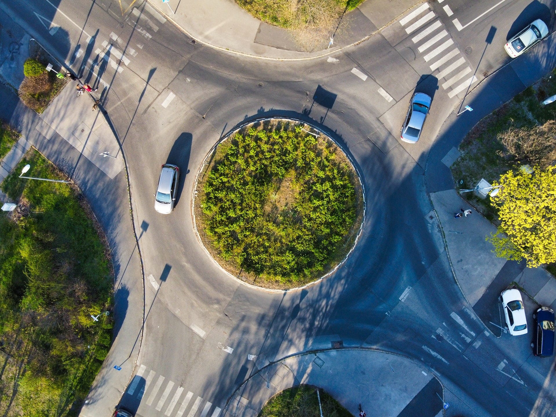 Navigating Roundabouts with Confidence: Mastering Circular ...