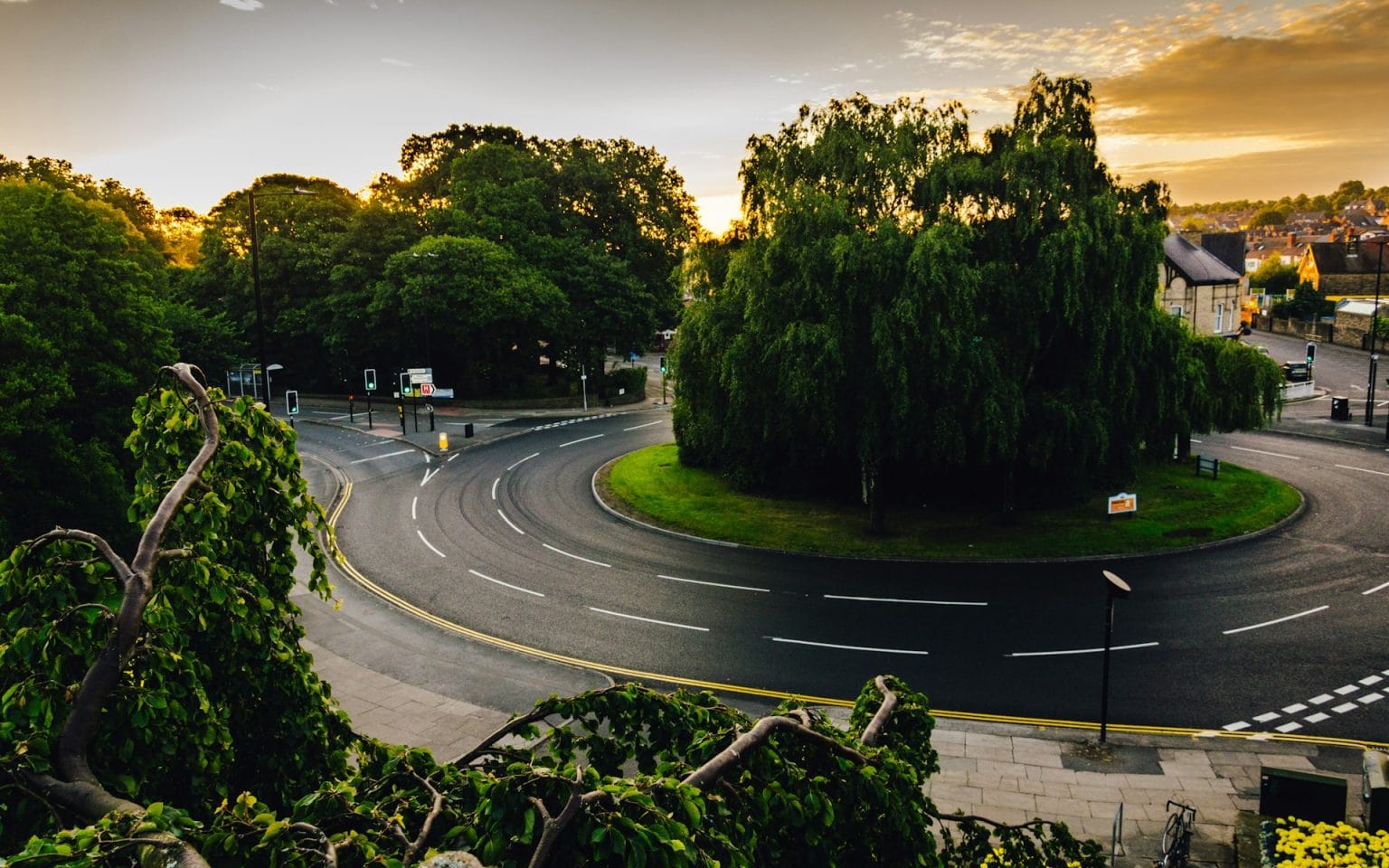 How to Handle Roundabouts: A Guide for Learners